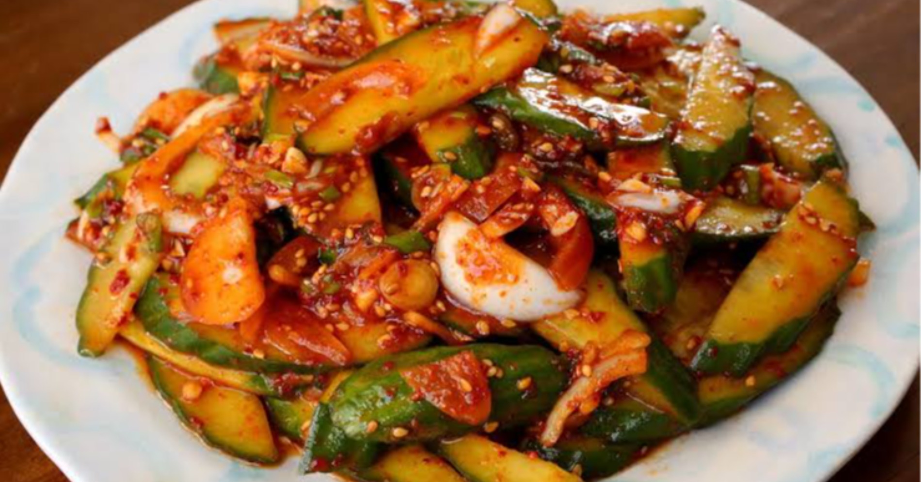 Oi Muchim: Salad Timun Korea Pedas yang Viral & Segar - Wartana.com