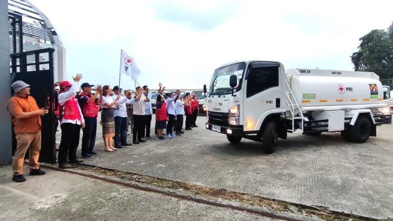 PMI Kerahkan 60 Mobil Tangki dan Dua Haglund untuk Penanganan Bencana ...